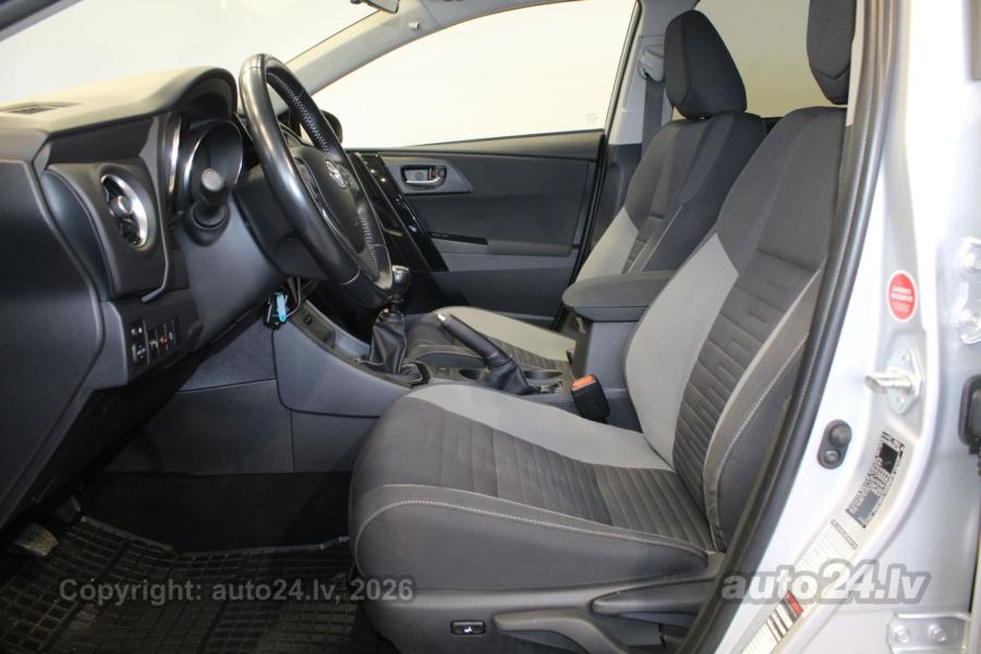Grey Toyota Auris 2018 in Tallinn, with an engine capacity of 1.60 L and mileage of 48 thousand km for 9990 €, photo 11 on AUTOMOTO.COM.LV