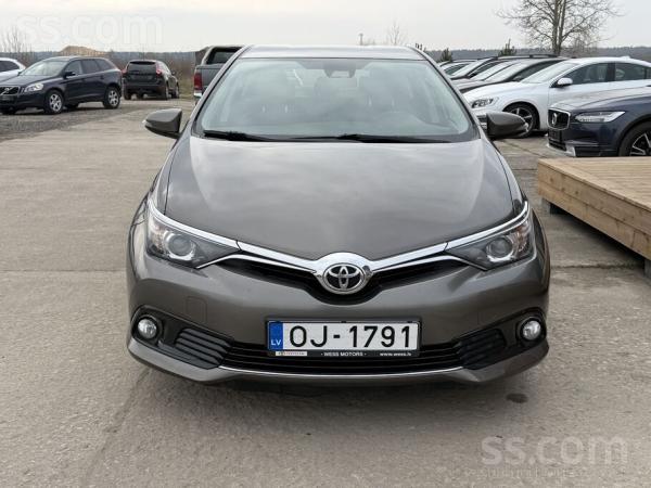 Pelēks Toyota Auris 2018 Rīga, ar dzinēja tilpumu 1.60 L un nobraukumu 229 tūkst. km par 10450 €, foto 2 vietnē AUTOMOTO.COM.LV