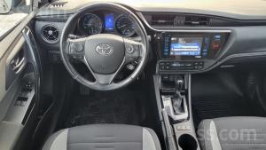 Grey Toyota Auris 2018 in Riga, with an engine capacity of 1.60 L and mileage of 229 thousand km for 10450 €, photo 5 on AUTOMOTO.COM.LV