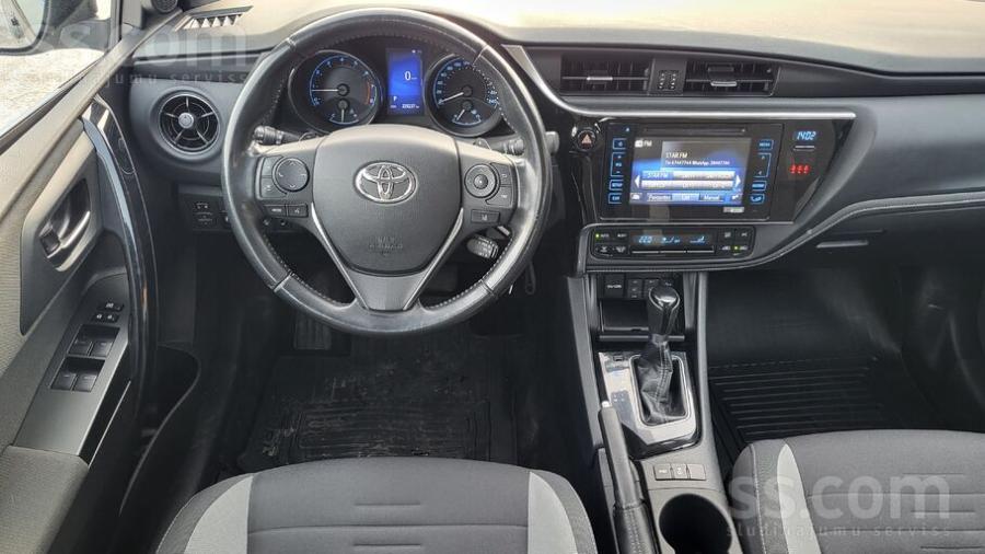 Grey Toyota Auris 2018 in Riga, with an engine capacity of 1.60 L and mileage of 229 thousand km for 10450 €, photo 5 on AUTOMOTO.COM.LV