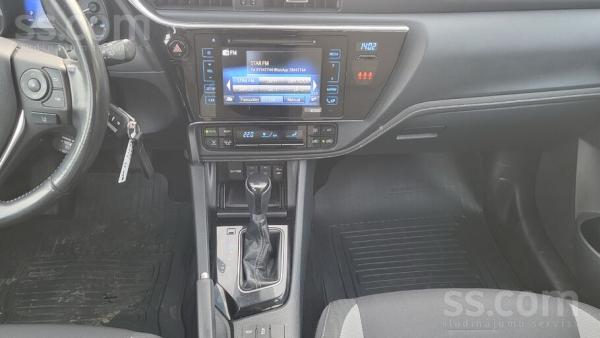 Pelēks Toyota Auris 2018 Rīga, ar dzinēja tilpumu 1.60 L un nobraukumu 229 tūkst. km par 10450 €, foto 10 vietnē AUTOMOTO.COM.LV