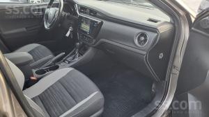 Grey Toyota Auris 2018 in Riga, with an engine capacity of 1.60 L and mileage of 229 thousand km for 10450 €, photo 14 on AUTOMOTO.COM.LV