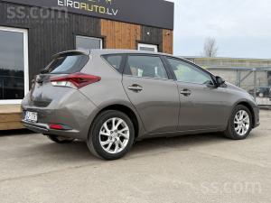 Grey Toyota Auris 2018 in Riga, with an engine capacity of 1.60 L and mileage of 229 thousand km for 10450 €, photo 17 on AUTOMOTO.COM.LV