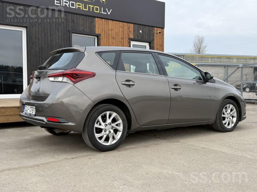 Grey Toyota Auris 2018 in Riga, with an engine capacity of 1.60 L and mileage of 229 thousand km for 10450 €, photo 17 on AUTOMOTO.COM.LV