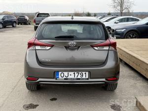 Grey Toyota Auris 2018 in Riga, with an engine capacity of 1.60 L and mileage of 229 thousand km for 10450 €, photo 18 on AUTOMOTO.COM.LV