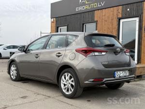 Grey Toyota Auris 2018 in Riga, with an engine capacity of 1.60 L and mileage of 229 thousand km for 10450 €, photo 19 on AUTOMOTO.COM.LV