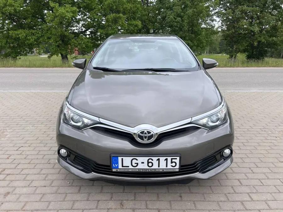 Pelēks Toyota Auris 2018 Rīga, ar dzinēja tilpumu 1.60 L un nobraukumu 151 tūkst. km par 9950 €, foto 3 vietnē AUTOMOTO.COM.LV