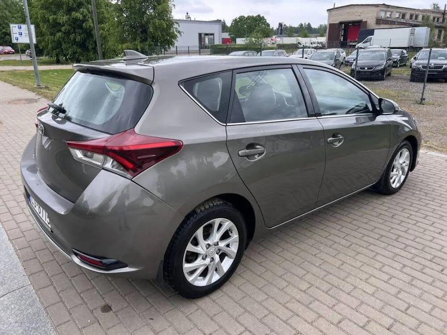 Pelēks Toyota Auris 2018 Rīga, ar dzinēja tilpumu 1.60 L un nobraukumu 151 tūkst. km par 9950 €, foto 5 vietnē AUTOMOTO.COM.LV