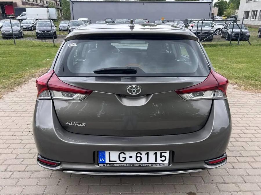 Pelēks Toyota Auris 2018 Rīga, ar dzinēja tilpumu 1.60 L un nobraukumu 151 tūkst. km par 9950 €, foto 6 vietnē AUTOMOTO.COM.LV