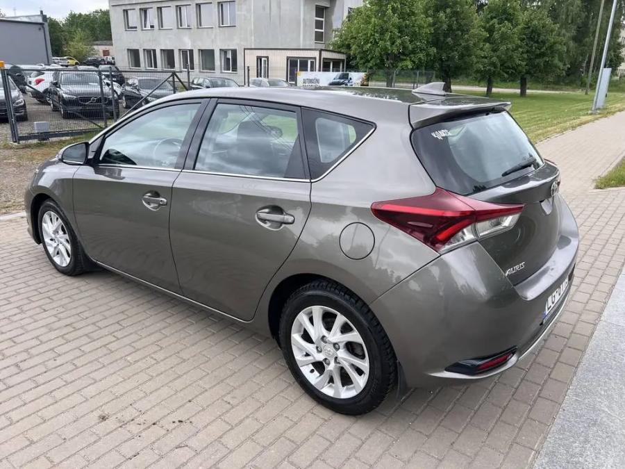 Pelēks Toyota Auris 2018 Rīga, ar dzinēja tilpumu 1.60 L un nobraukumu 151 tūkst. km par 9950 €, foto 7 vietnē AUTOMOTO.COM.LV