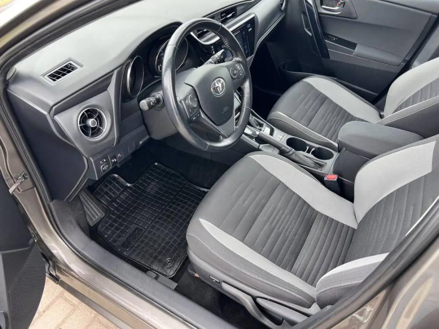 Pelēks Toyota Auris 2018 Rīga, ar dzinēja tilpumu 1.60 L un nobraukumu 151 tūkst. km par 9950 €, foto 9 vietnē AUTOMOTO.COM.LV