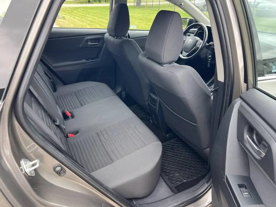 Pelēks Toyota Auris 2018 Rīga, ar dzinēja tilpumu 1.60 L un nobraukumu 151 tūkst. km par 9950 €, foto 12 vietnē AUTOMOTO.COM.LV