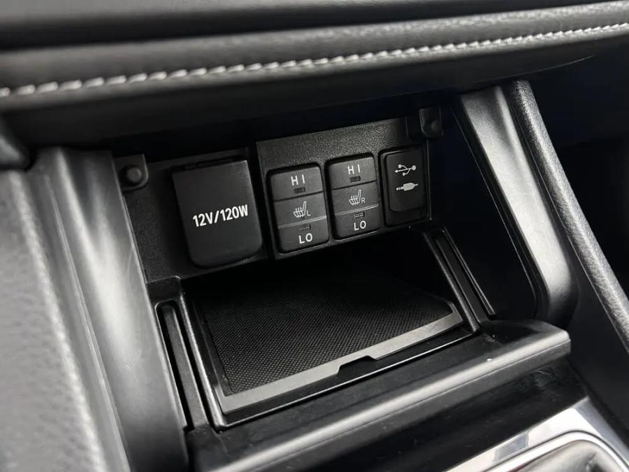 Pelēks Toyota Auris 2018 Rīga, ar dzinēja tilpumu 1.60 L un nobraukumu 151 tūkst. km par 9950 €, foto 18 vietnē AUTOMOTO.COM.LV