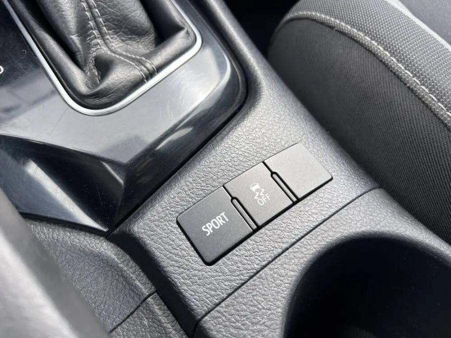Pelēks Toyota Auris 2018 Rīga, ar dzinēja tilpumu 1.60 L un nobraukumu 151 tūkst. km par 9950 €, foto 19 vietnē AUTOMOTO.COM.LV