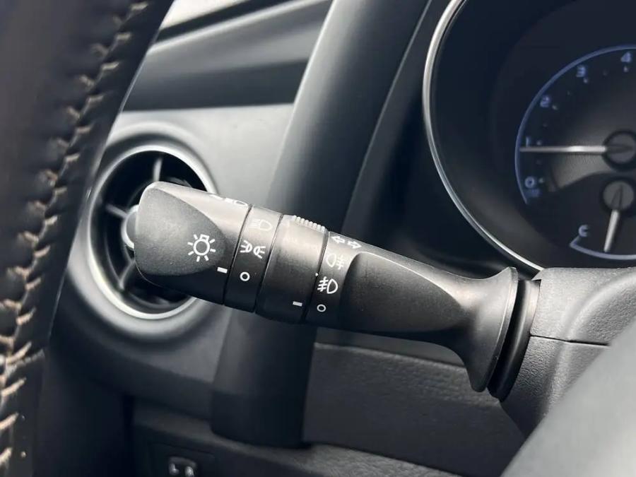 Pelēks Toyota Auris 2018 Rīga, ar dzinēja tilpumu 1.60 L un nobraukumu 151 tūkst. km par 9950 €, foto 22 vietnē AUTOMOTO.COM.LV