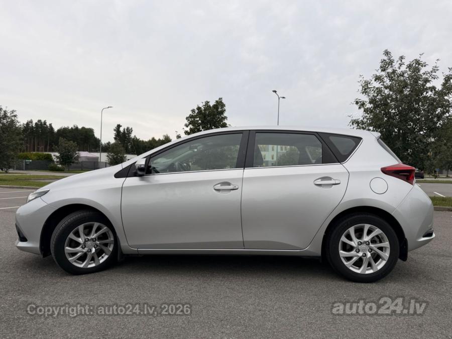 Grey Toyota Auris 2018 in Tallinn, with an engine capacity of 1.60 L and mileage of 119 thousand km for 9999 €, photo 1 on AUTOMOTO.COM.LV