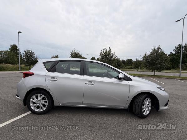 Pelēks Toyota Auris 2018 Tallina, ar dzinēja tilpumu 1.60 L un nobraukumu 119 tūkst. km par 9999 €, foto 4 vietnē AUTOMOTO.COM.LV