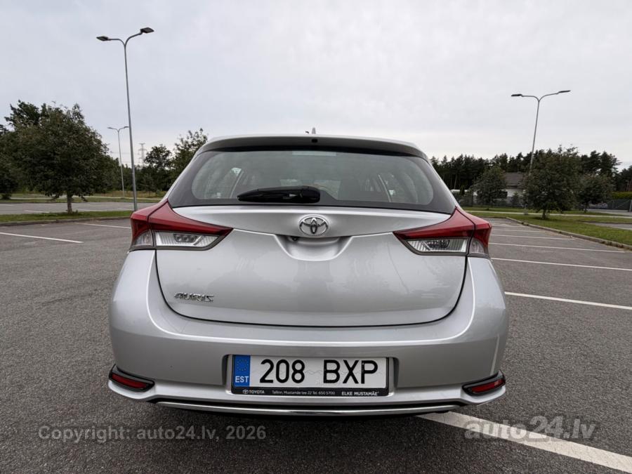 Grey Toyota Auris 2018 in Tallinn, with an engine capacity of 1.60 L and mileage of 119 thousand km for 9999 €, photo 6 on AUTOMOTO.COM.LV