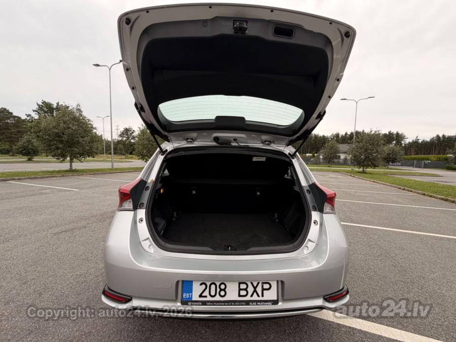 Grey Toyota Auris 2018 in Tallinn, with an engine capacity of 1.60 L and mileage of 119 thousand km for 9999 €, photo 7 on AUTOMOTO.COM.LV