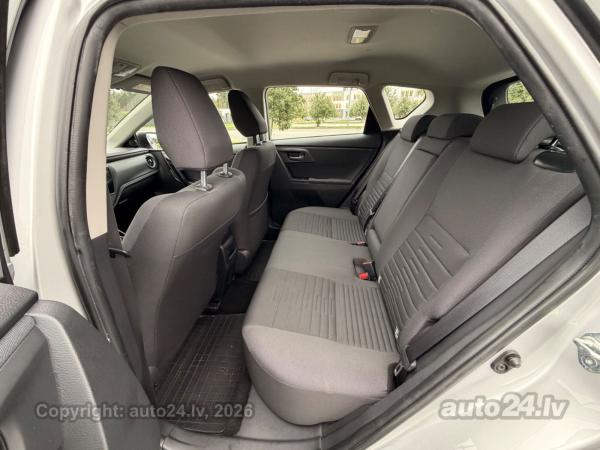 Pelēks Toyota Auris 2018 Tallina, ar dzinēja tilpumu 1.60 L un nobraukumu 119 tūkst. km par 9999 €, foto 7 vietnē AUTOMOTO.COM.LV