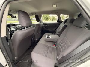 Grey Toyota Auris 2018 in Tallinn, with an engine capacity of 1.60 L and mileage of 119 thousand km for 9999 €, photo 9 on AUTOMOTO.COM.LV