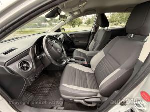 Grey Toyota Auris 2018 in Tallinn, with an engine capacity of 1.60 L and mileage of 119 thousand km for 9999 €, photo 11 on AUTOMOTO.COM.LV