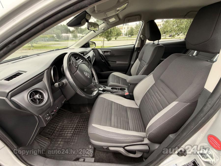Grey Toyota Auris 2018 in Tallinn, with an engine capacity of 1.60 L and mileage of 119 thousand km for 9999 €, photo 11 on AUTOMOTO.COM.LV