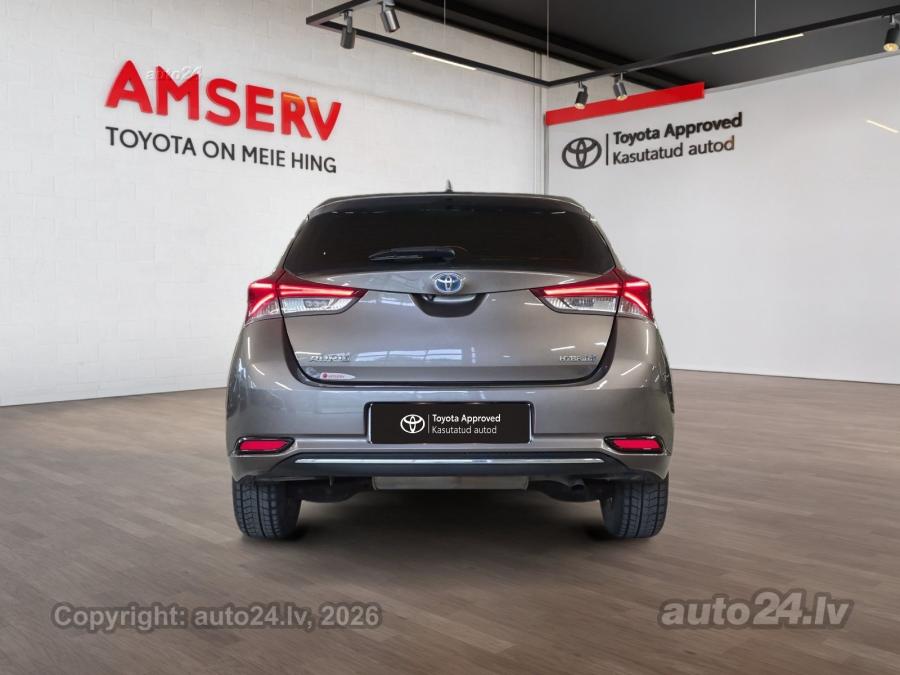 Серый Тойота Аурис 2018 в Таллин, объемом двигателя 1.80 л и пробегом 120 тыс. км за 11990 €, фото 5 на AUTOMOTO.COM.LV