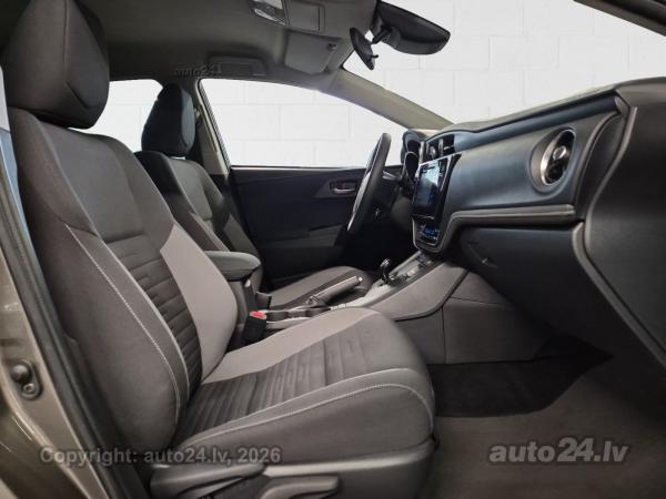 Pelēks Toyota Auris 2018 Tallina, ar dzinēja tilpumu 1.80 L un nobraukumu 120 tūkst. km par 11990 €, foto 6 vietnē AUTOMOTO.COM.LV
