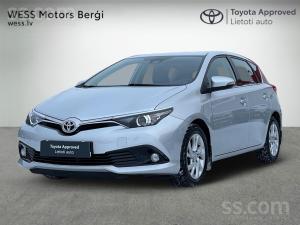 Grey Toyota Auris 2018 in Riga, with an engine capacity of 1.60 L and mileage of 151 thousand km for 11990 €, photo  on AUTOMOTO.COM.LV