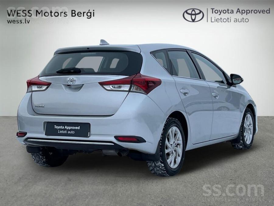 Grey Toyota Auris 2018 in Riga, with an engine capacity of 1.60 L and mileage of 151 thousand km for 11990 €, photo 3 on AUTOMOTO.COM.LV