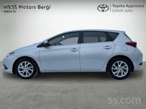 Grey Toyota Auris 2018 in Riga, with an engine capacity of 1.60 L and mileage of 151 thousand km for 11990 €, photo 4 on AUTOMOTO.COM.LV