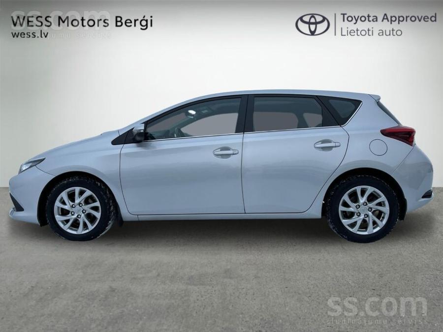 Grey Toyota Auris 2018 in Riga, with an engine capacity of 1.60 L and mileage of 151 thousand km for 11990 €, photo 4 on AUTOMOTO.COM.LV