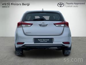 Grey Toyota Auris 2018 in Riga, with an engine capacity of 1.60 L and mileage of 151 thousand km for 11990 €, photo 5 on AUTOMOTO.COM.LV