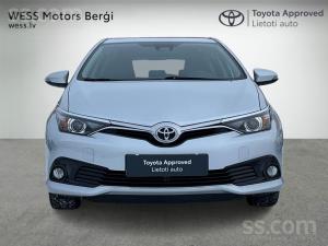 Grey Toyota Auris 2018 in Riga, with an engine capacity of 1.60 L and mileage of 151 thousand km for 11990 €, photo 6 on AUTOMOTO.COM.LV