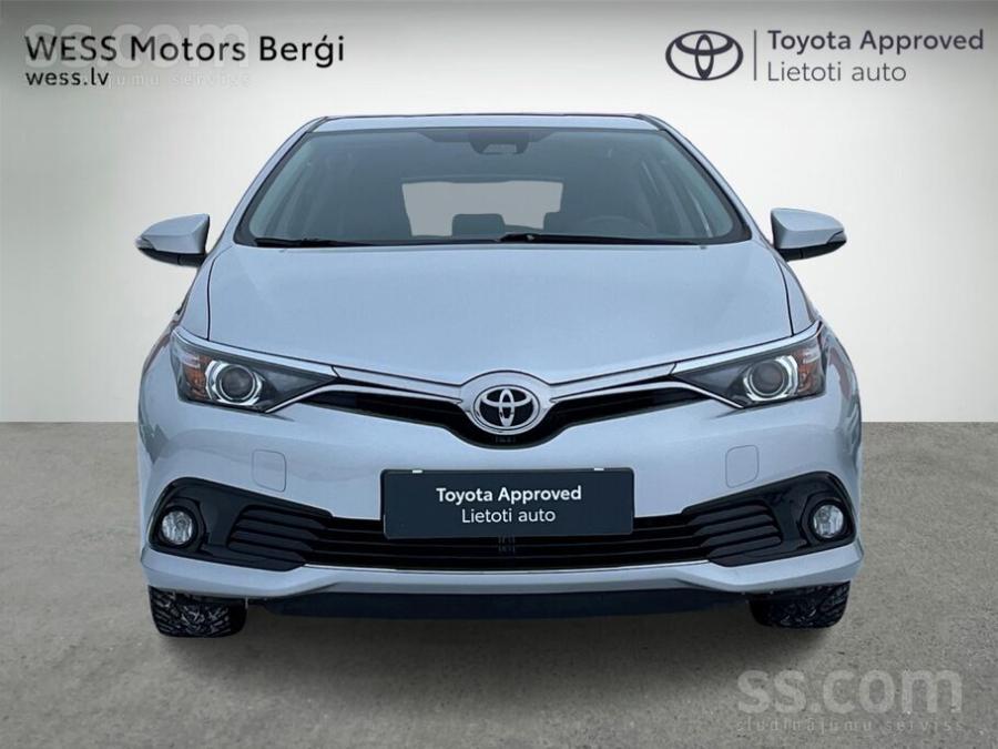 Grey Toyota Auris 2018 in Riga, with an engine capacity of 1.60 L and mileage of 151 thousand km for 11990 €, photo 6 on AUTOMOTO.COM.LV