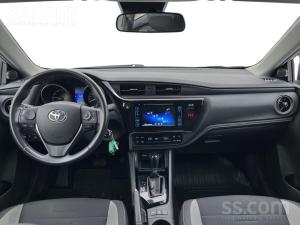 Grey Toyota Auris 2018 in Riga, with an engine capacity of 1.60 L and mileage of 151 thousand km for 11990 €, photo 9 on AUTOMOTO.COM.LV