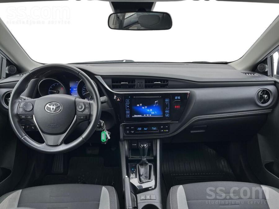 Grey Toyota Auris 2018 in Riga, with an engine capacity of 1.60 L and mileage of 151 thousand km for 11990 €, photo 9 on AUTOMOTO.COM.LV