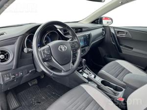 Grey Toyota Auris 2018 in Riga, with an engine capacity of 1.60 L and mileage of 151 thousand km for 11990 €, photo 12 on AUTOMOTO.COM.LV