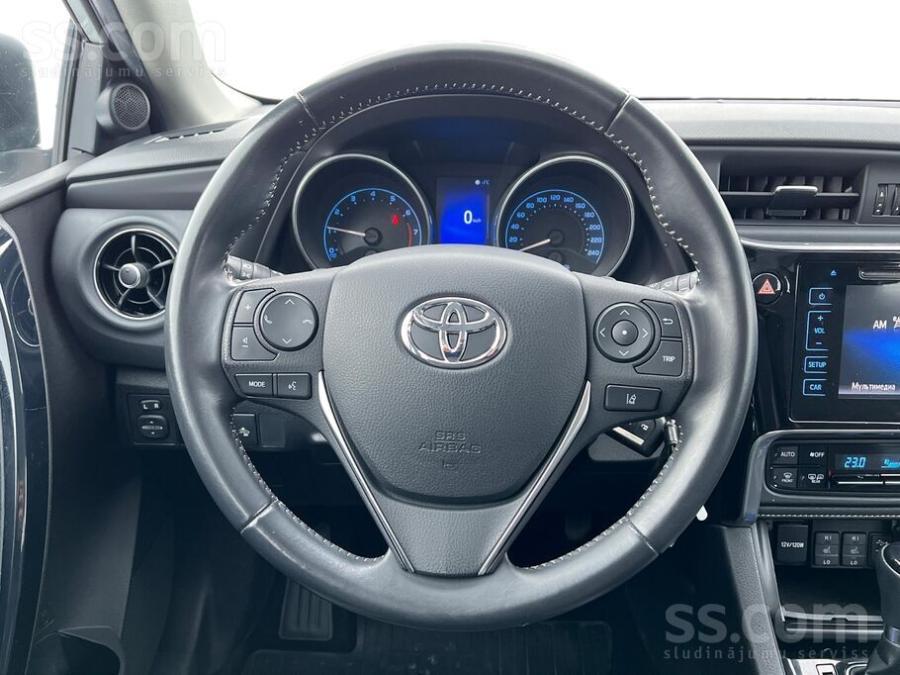 Grey Toyota Auris 2018 in Riga, with an engine capacity of 1.60 L and mileage of 151 thousand km for 11990 €, photo 13 on AUTOMOTO.COM.LV