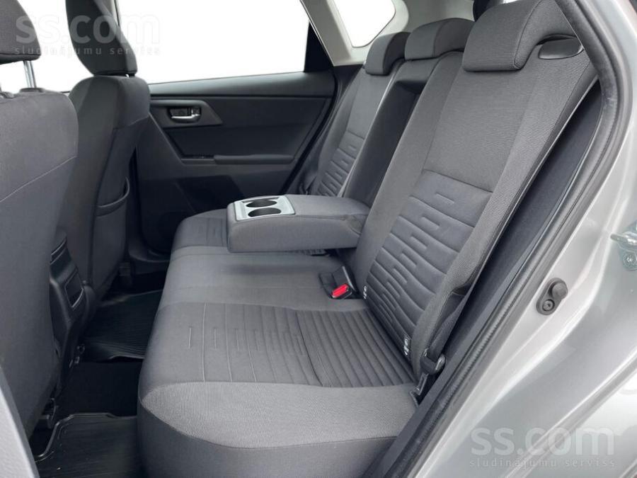 Grey Toyota Auris 2018 in Riga, with an engine capacity of 1.60 L and mileage of 151 thousand km for 11990 €, photo 17 on AUTOMOTO.COM.LV