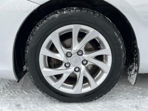 Grey Toyota Auris 2018 in Riga, with an engine capacity of 1.60 L and mileage of 151 thousand km for 11990 €, photo 21 on AUTOMOTO.COM.LV