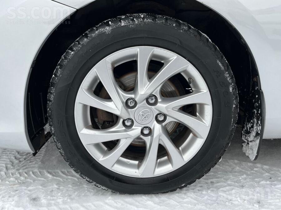 Grey Toyota Auris 2018 in Riga, with an engine capacity of 1.60 L and mileage of 151 thousand km for 11990 €, photo 21 on AUTOMOTO.COM.LV