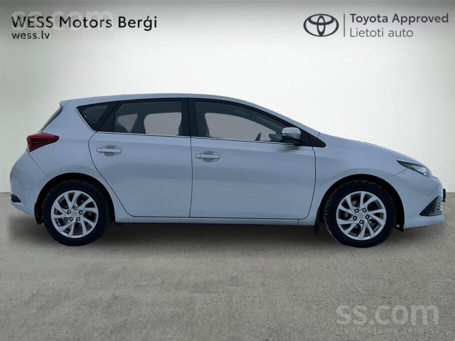 Grey Toyota Auris 2018 in Riga, with an engine capacity of 1.60 L and mileage of 151 thousand km for 11990 €, photo 22 on AUTOMOTO.COM.LV