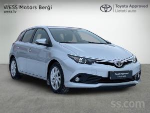 Grey Toyota Auris 2018 in Riga, with an engine capacity of 1.60 L and mileage of 151 thousand km for 11990 €, photo 23 on AUTOMOTO.COM.LV