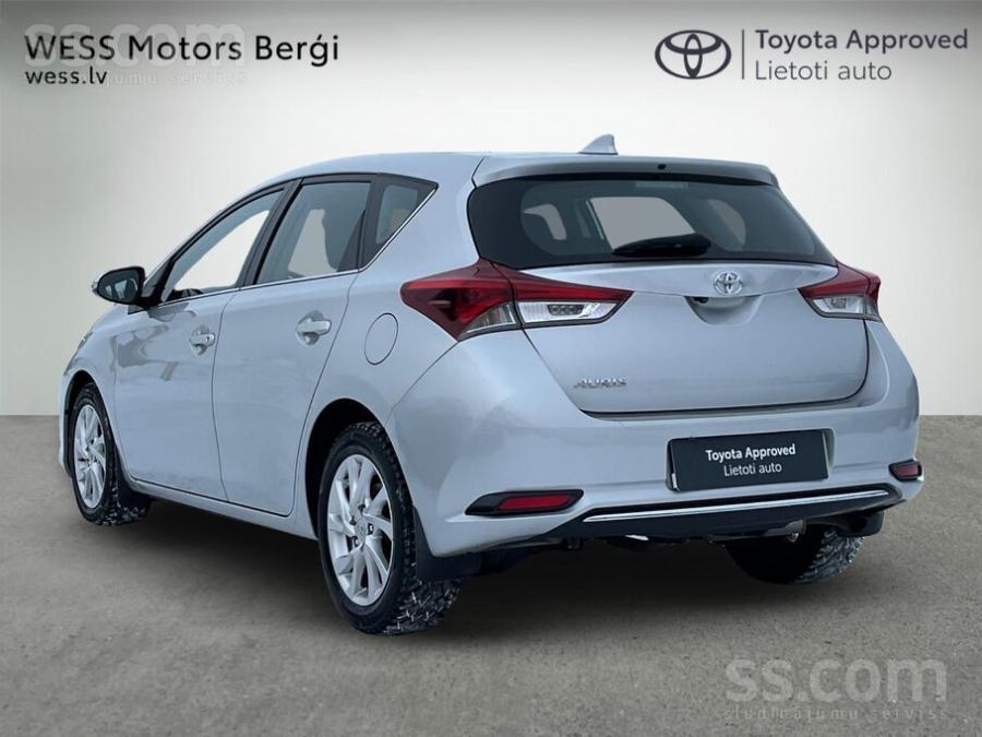 Grey Toyota Auris 2018 in Riga, with an engine capacity of 1.60 L and mileage of 151 thousand km for 11990 €, photo 24 on AUTOMOTO.COM.LV