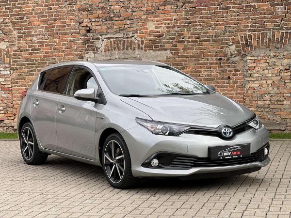 Grey Toyota Auris 2018 in Kedainiai, with an engine capacity of 1.80 L and mileage of 214 thousand km for 11850 €, photo 5 on AUTOMOTO.COM.LV