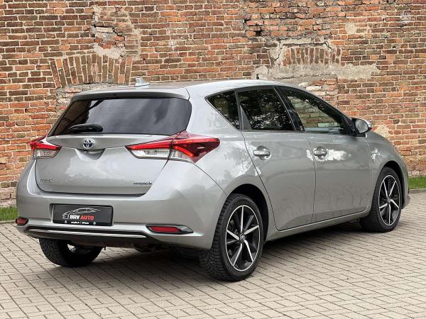Grey Toyota Auris 2018 in Kedainiai, with an engine capacity of 1.80 L and mileage of 214 thousand km for 11850 €, photo 7 on AUTOMOTO.COM.LV