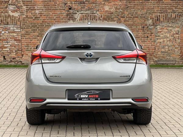 Grey Toyota Auris 2018 in Kedainiai, with an engine capacity of 1.80 L and mileage of 214 thousand km for 11850 €, photo 8 on AUTOMOTO.COM.LV