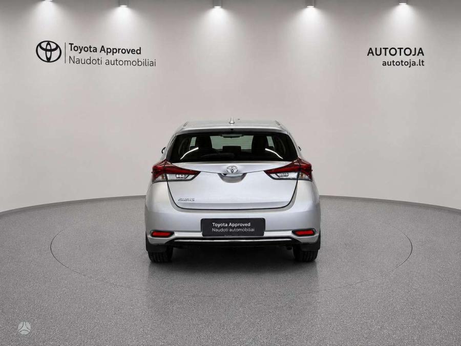 Pelēks Toyota Auris 2018 Kauņa, ar dzinēja tilpumu 1.60 L un nobraukumu 51 tūkst. km par 12900 €, foto 5 vietnē AUTOMOTO.COM.LV